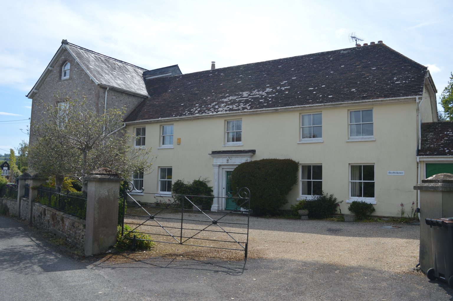 Walk from Westover Farm to Wootton Fitzpaine village and the Church ...